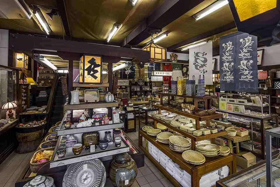 民芸（民藝）とは？意味や現代における魅力を解説【おすすめの民芸品・東京の民芸品店も】 | BECOS Journal